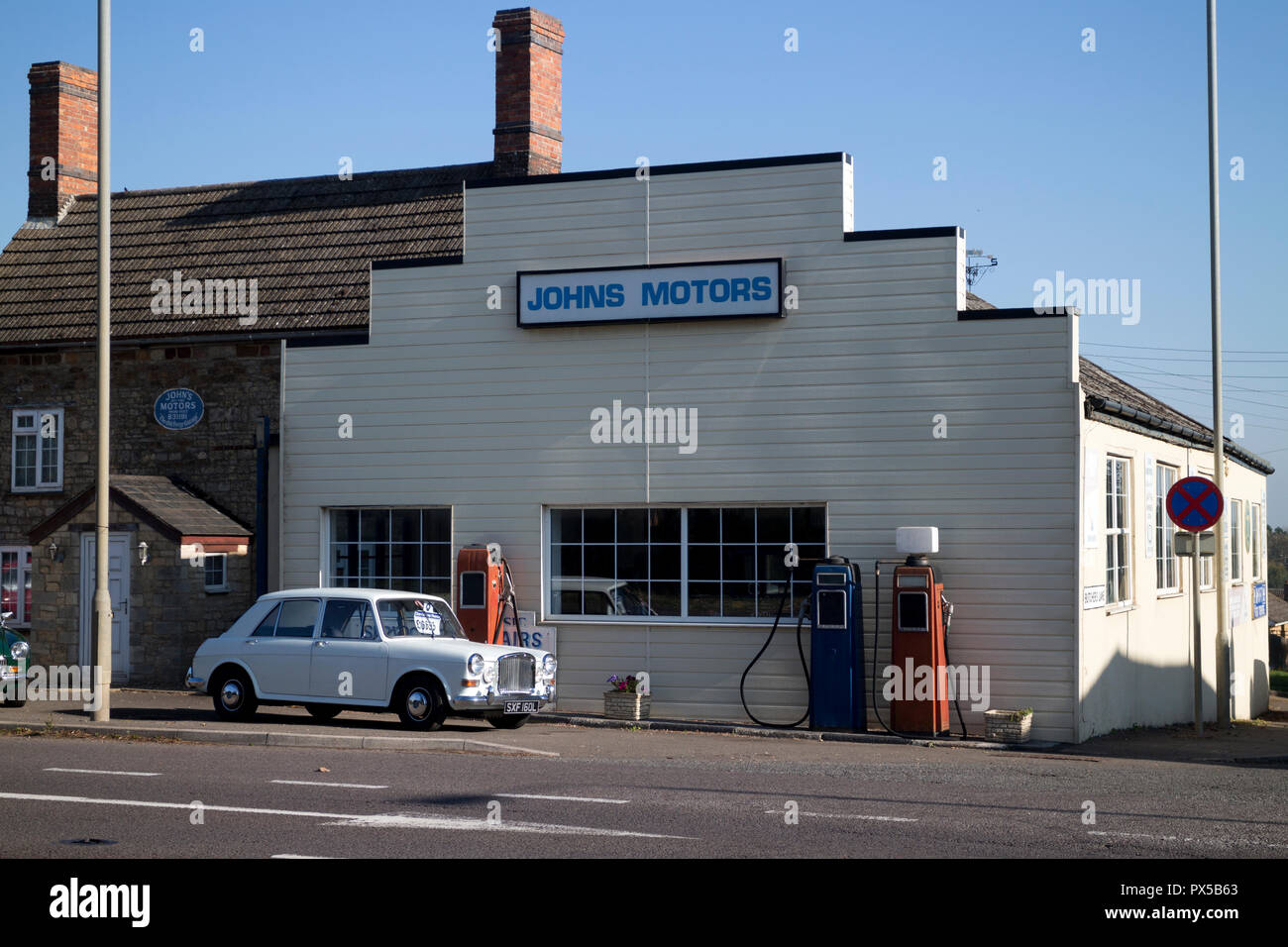 garage-on-the-a5-road-watling-street-foster-s-booth